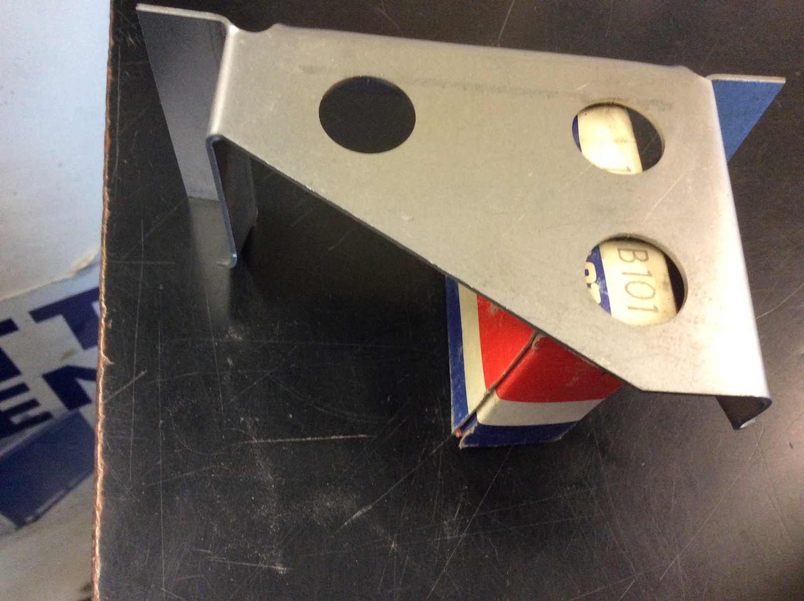 TRIUMPH TR4 TR4A,TR250,TR5,TR6 REAR L/H FLOOR SILL 3 HOLE MOUNT BRACKET ...