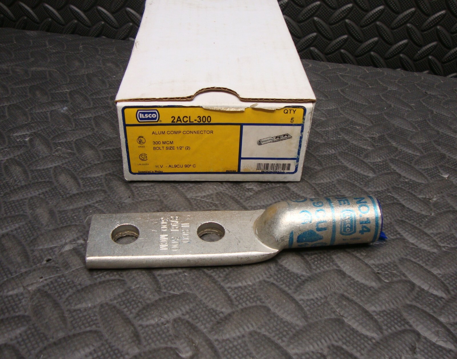 NEW Ilsco 2ACL-300 MCM Aluminum Compression Lug 1/2" Bolt AL9CU Copper ...