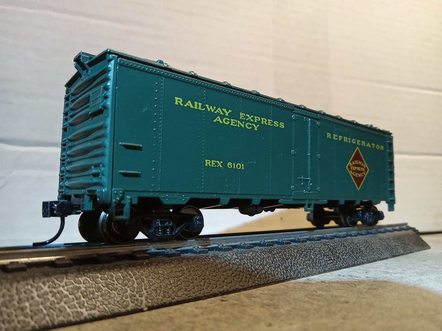 Refrigerator Express Agency Reefer by Athearn REX #6101, HO 1/87 ...