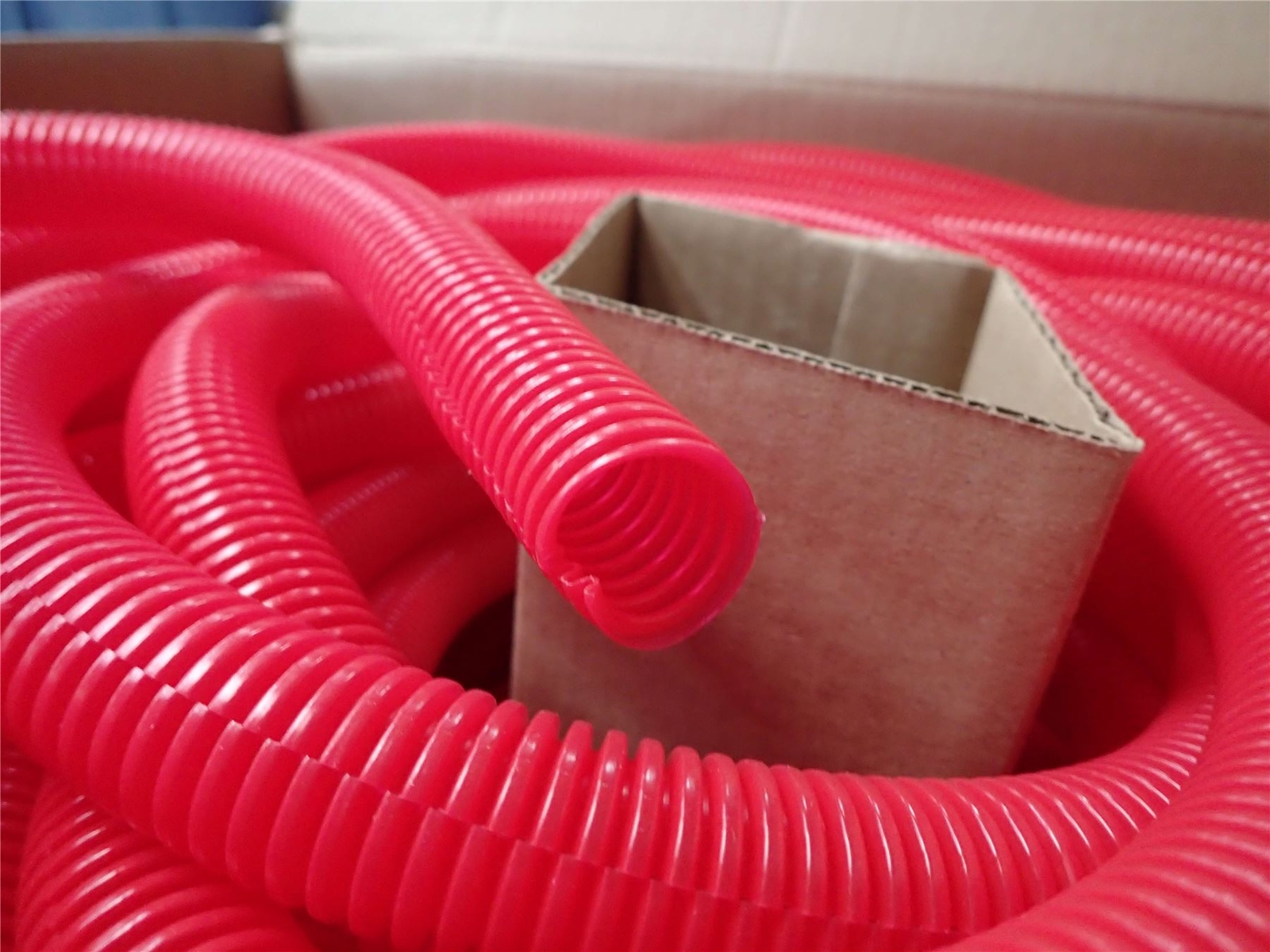 Corrugated Split WIre Loom Tubing 3/4" X 550' Red Drossbach ...