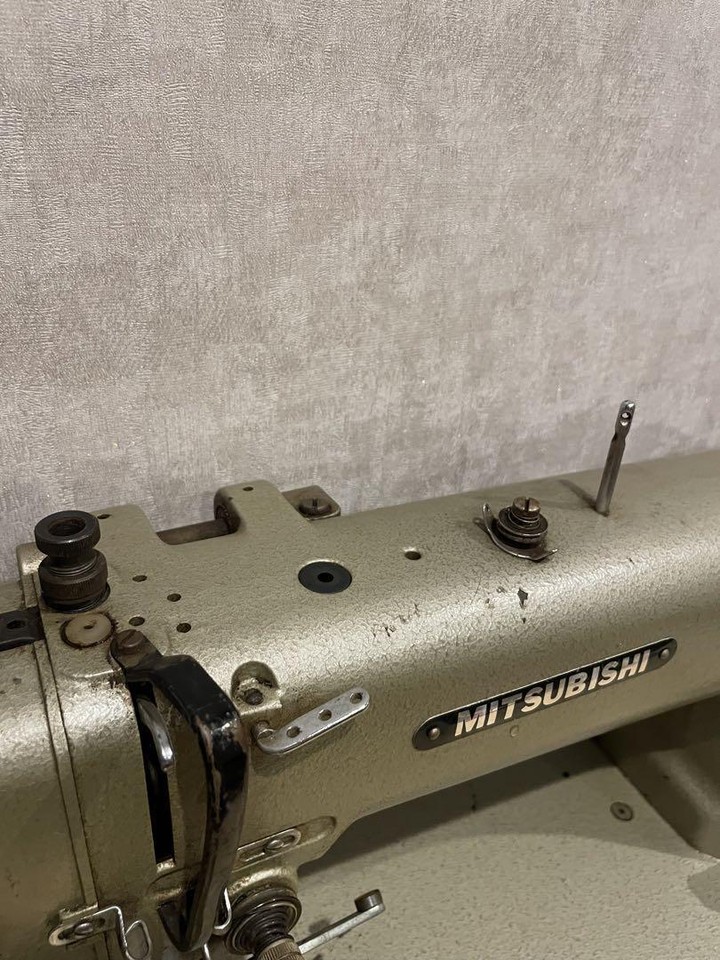 Mitsubishi MITSUBISHI DY-340 vertical feed sewing machine industrial ...