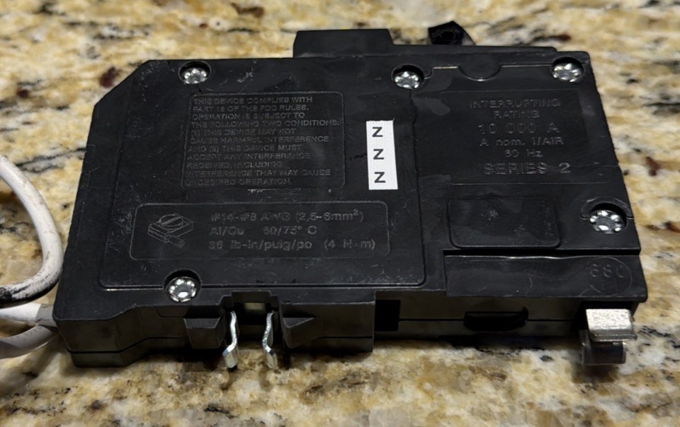 Square D QO120GFCI- 1 Pole 20 Amp 120V QO Plug In GFCI Circuit Breaker ...
