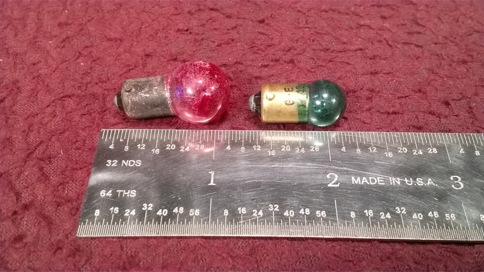 Lot #15 - BAYONET BASE GREEN & RED LIGHTS FOR LIONEL ACCESSORIES ...