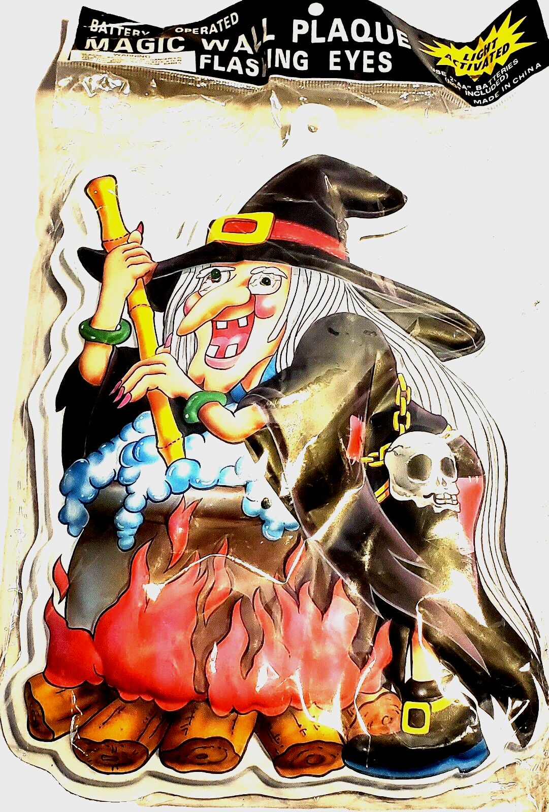 Motion Activated 14" Halloween Wall Hanging (Scream and Light Up Eyes ...