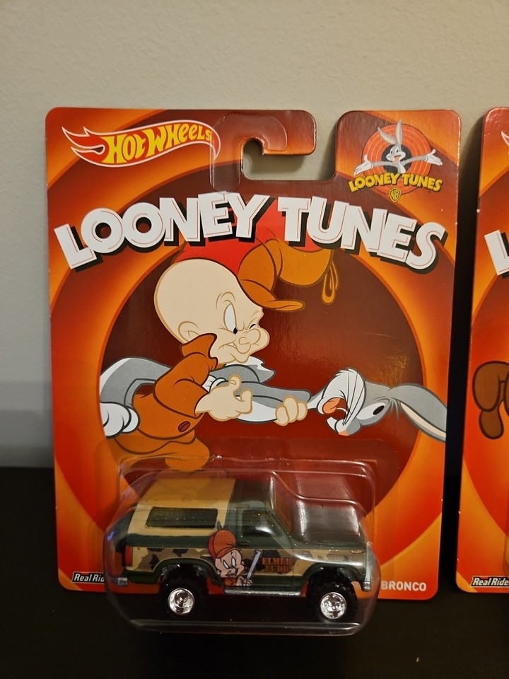 Lot of 3 2014 Hot Wheels Looney Tunes Elmer Fudd Tasmanian Devil Pepe ...