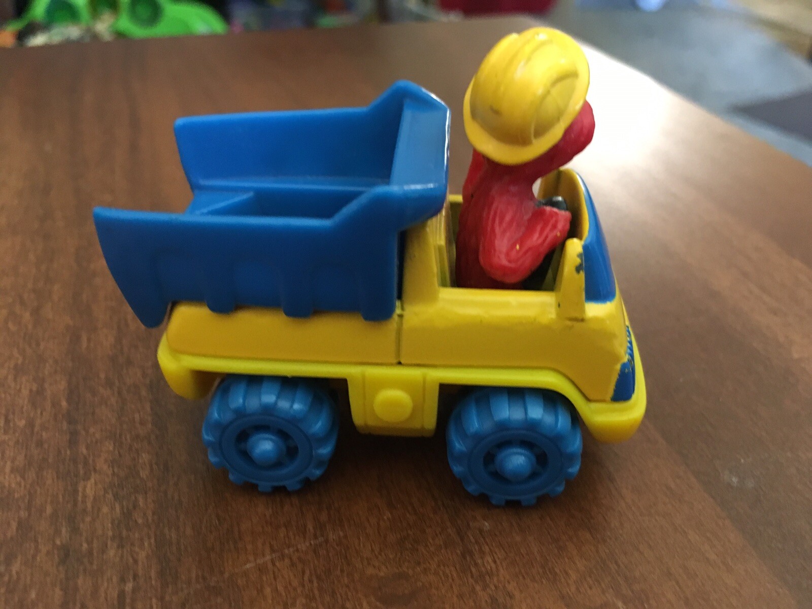 Sesame Street Elmo dump truck 2001 Mattel Vehicle Car 2 x 21/2" | eBay