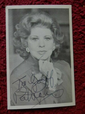 PAT PHOENIX - CORONATION STREET - ACTRESS - AUTOGRAPHED PHOTO | eBay