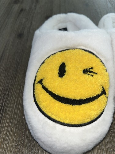 Joe Boxer Women's Smiley Face Slipper & Hat Gift Set White Size 5-6 New ...