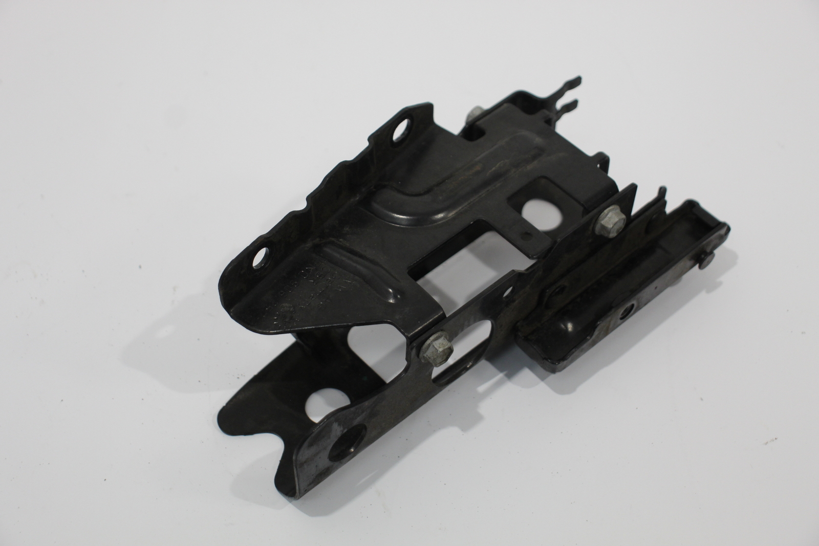 VW Passat CC 3C B7 2.0TDi Diesel Fuel Pump Housing Bracket 5N0906129B ...