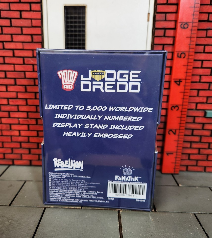 2000 AD - Judge Dredd Limited Edition Police Badge Replica Fanatik- 1 ...