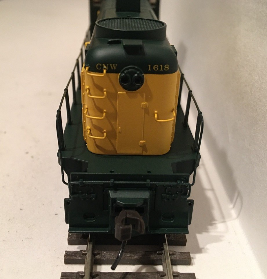 HO Atlas Classic 7018 Chicago North Western Alco RS-3 Diesel Locomotive ...