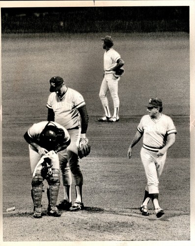 LD242 1980 Orig Don Bierman Photo KC ROYALS CATCHER DARRELL PORTER vs ...