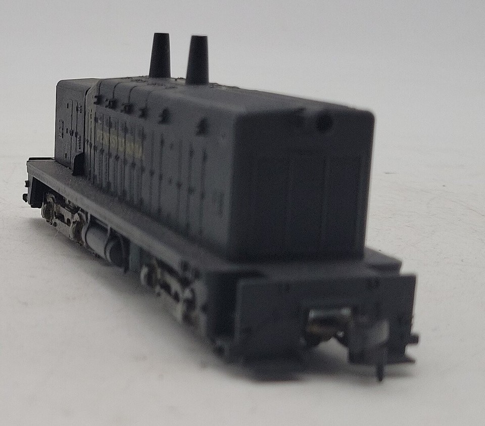 Athearn 4083 HO Pennsylvania SW7 Calf Switcher Dummy Diesel Locomotive ...