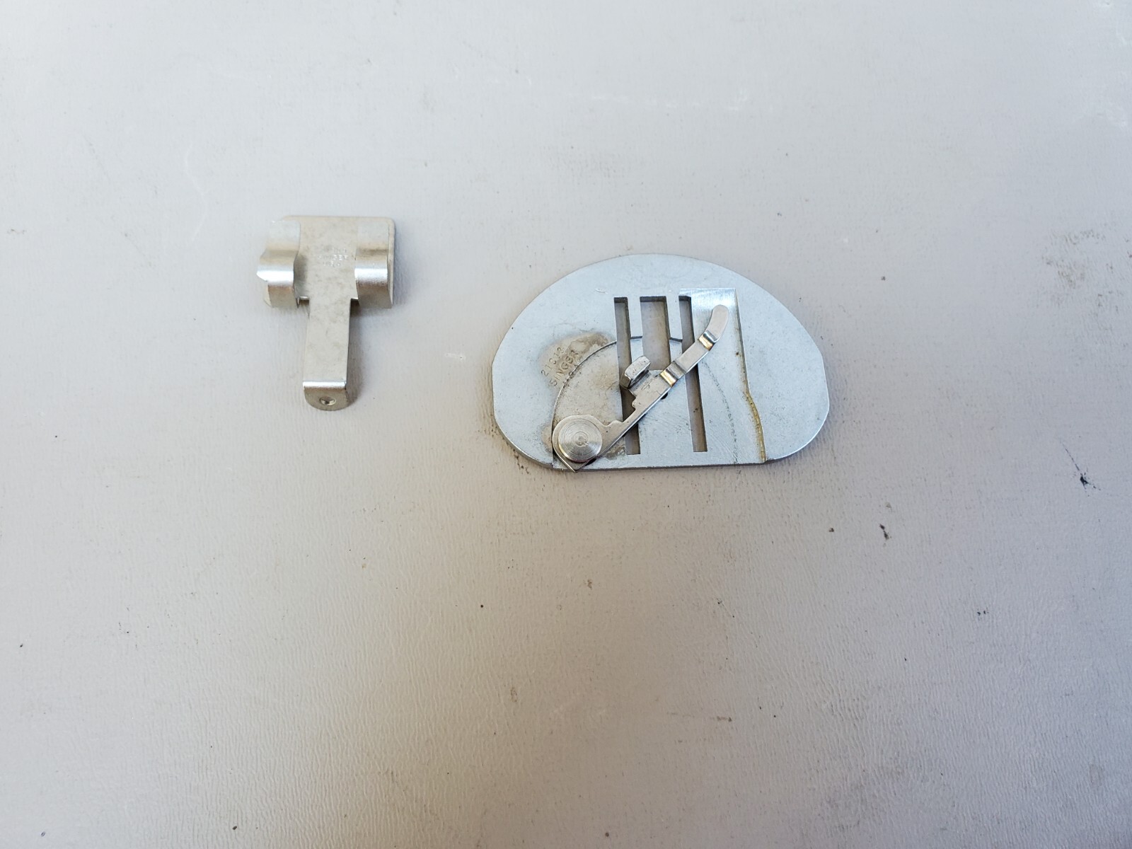 D3 SINGER Chain Stitch Throat Plate 21913 for Slant Shank Sewing ...