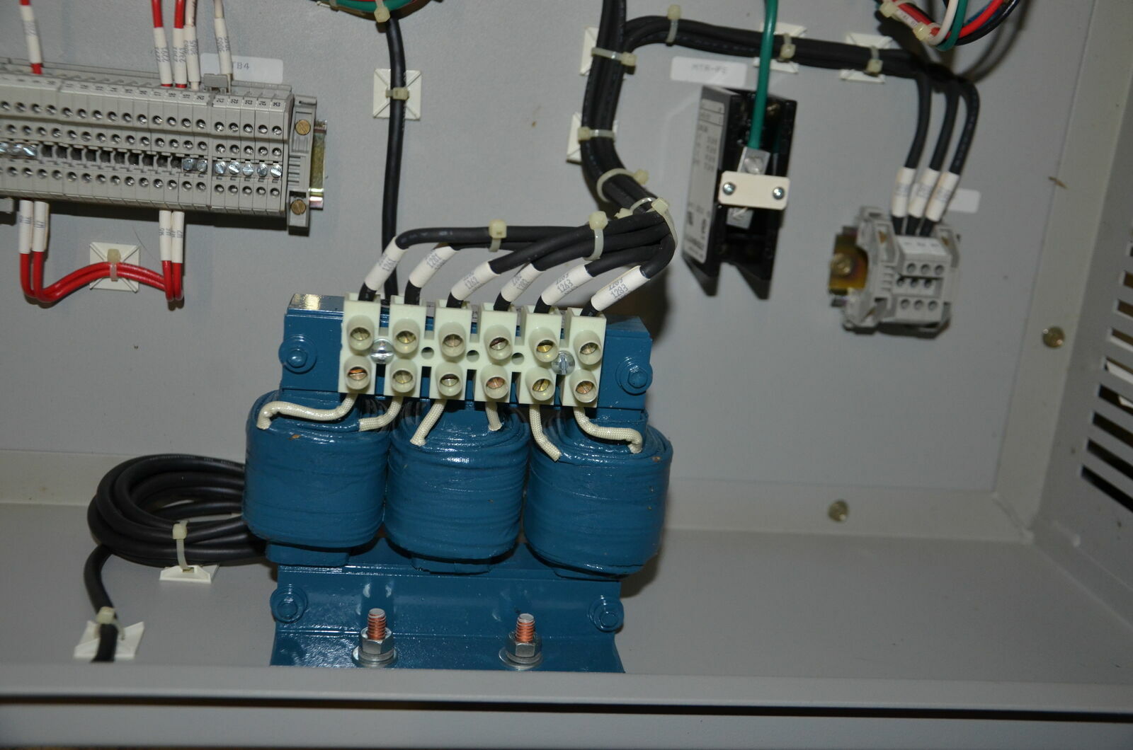 1336FBRF75ANENL6-A Allen Bradley 13.3A 460V 7.5 HP Enclosed VFD 8157 ...