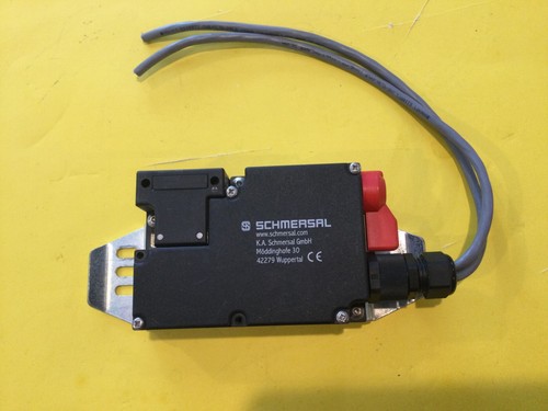 Schmersal AZM 161SK-12/12RK-024 Safety Interlock Switch w/red lever | eBay