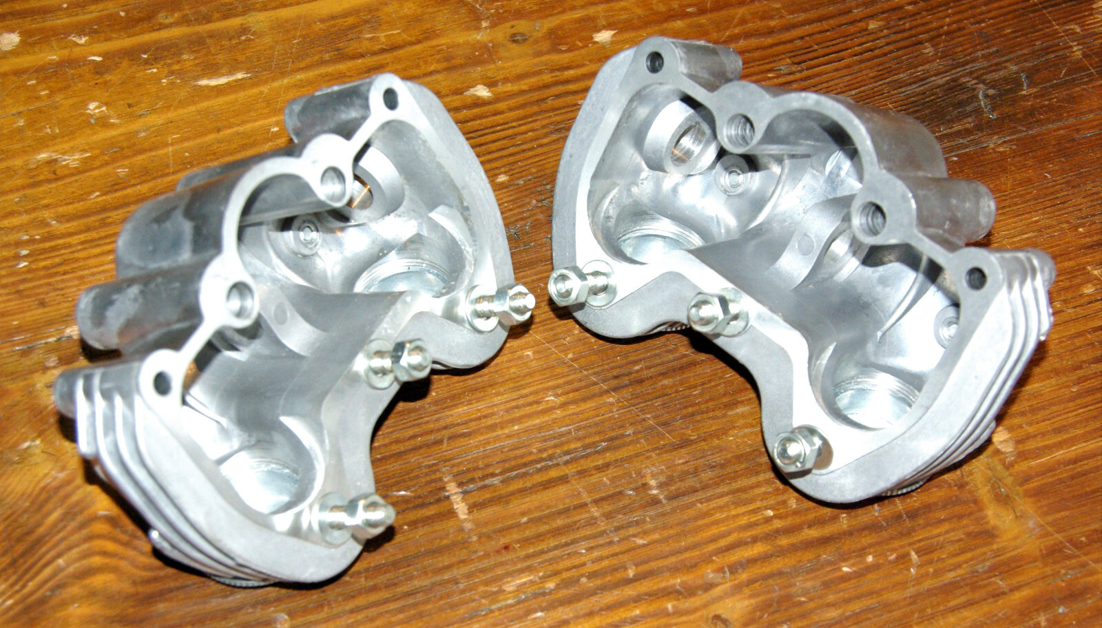 Triumph 650 63-70 NEW Rockerbox Pair E4551 E4550 70-4550/1 assembly ...