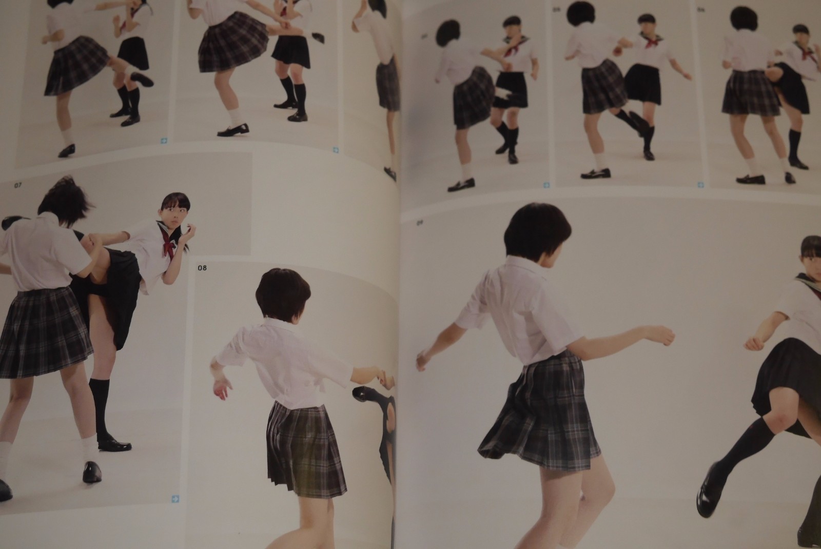 JAPAN Pose book: Real Action Pose Collection 01 "School Girl Action-Hen ...