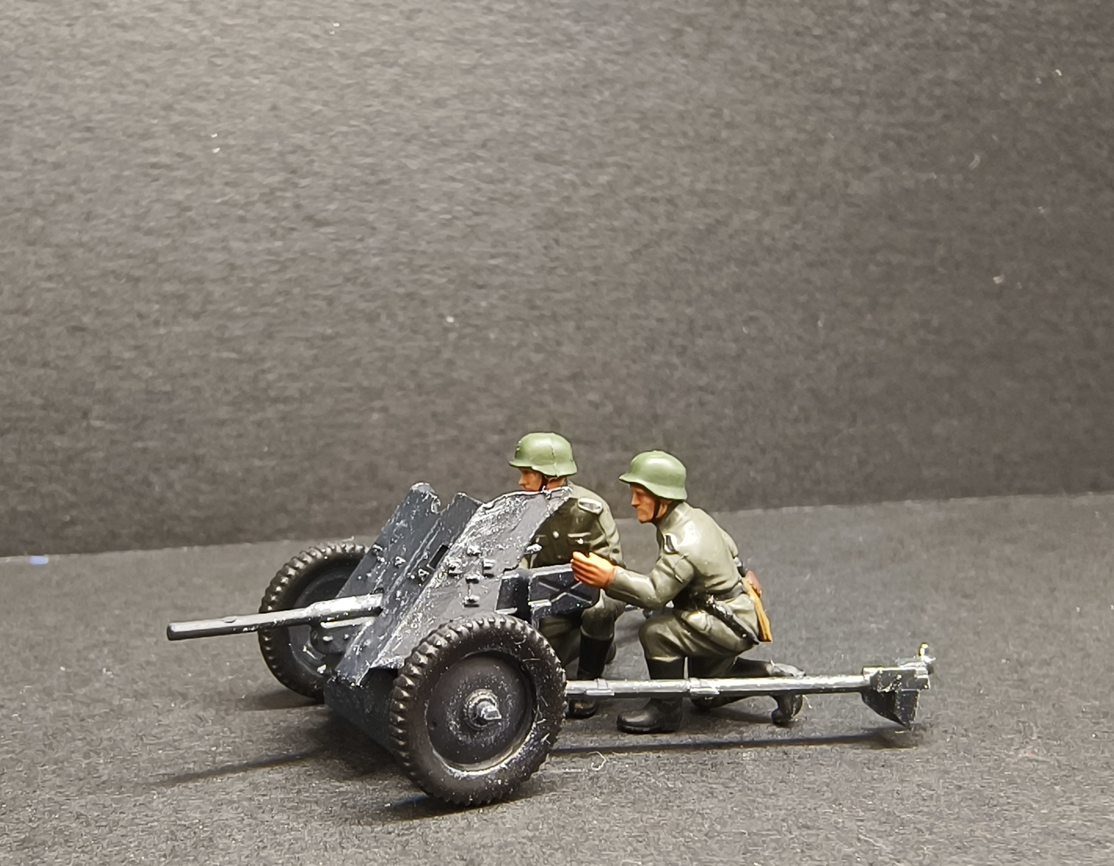 1/72 World War II German 37MM Cannon with Soldier Model | eBay