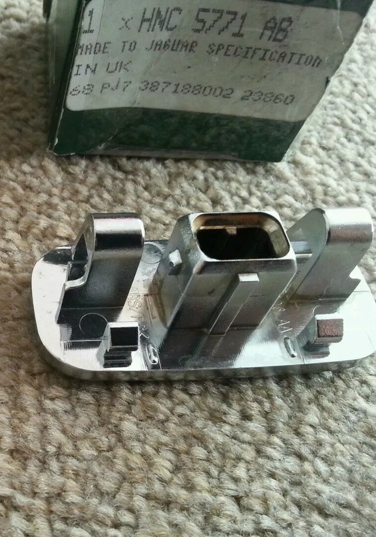 NEW GENUINE JAGUAR XJ8 XJR WING FENDER LEAPING CAT BADGE MOTIF X308 ...