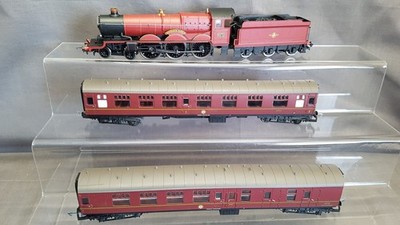 HORNBY "HARRY POTTER" HOGWARTS CASTLE LOCO 5972 +2 MK1 COACHES, ALL V.G ...