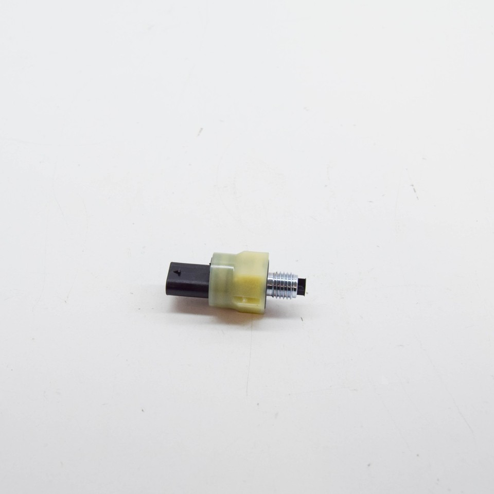 LR RANGE ROVER EVOQUE L551 Engine Oil Pressure Switch LR135718 NEW ...