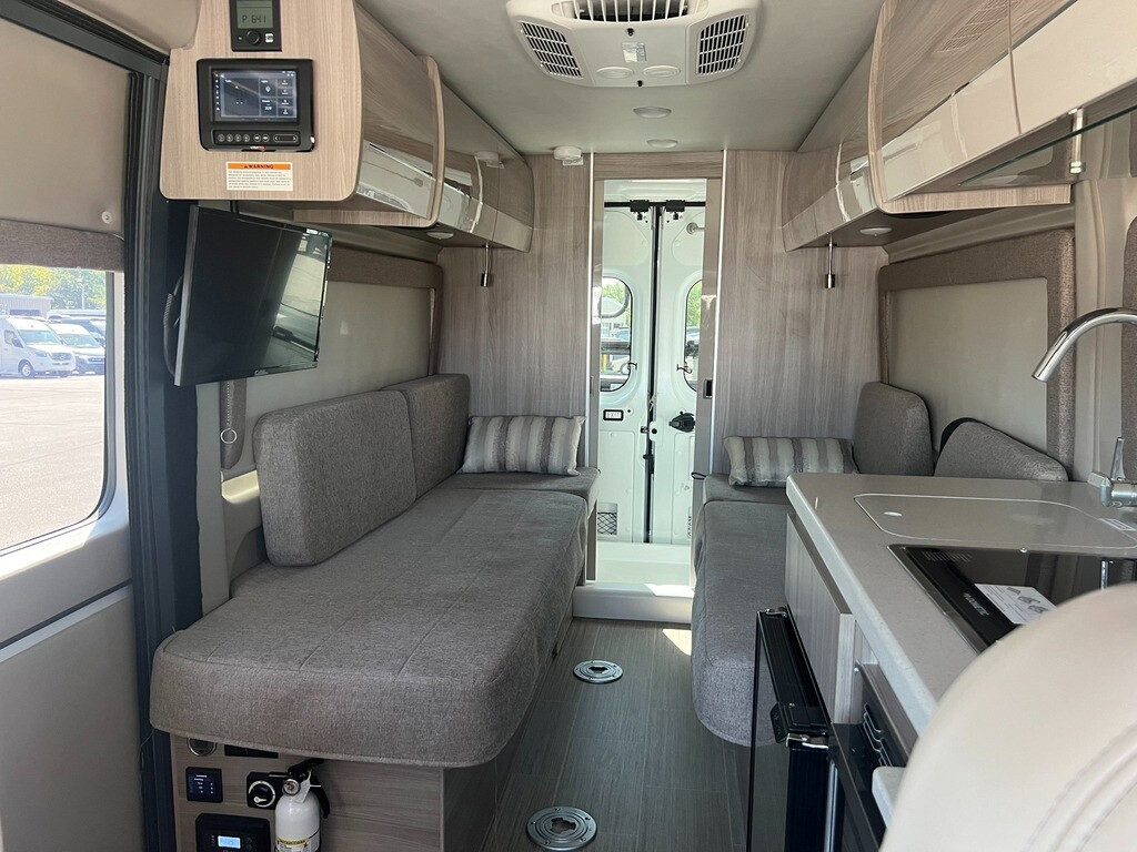 2022 Thor Motor Coach Sequence 20L Awning 3,000 Miles 21' Warranty | eBay