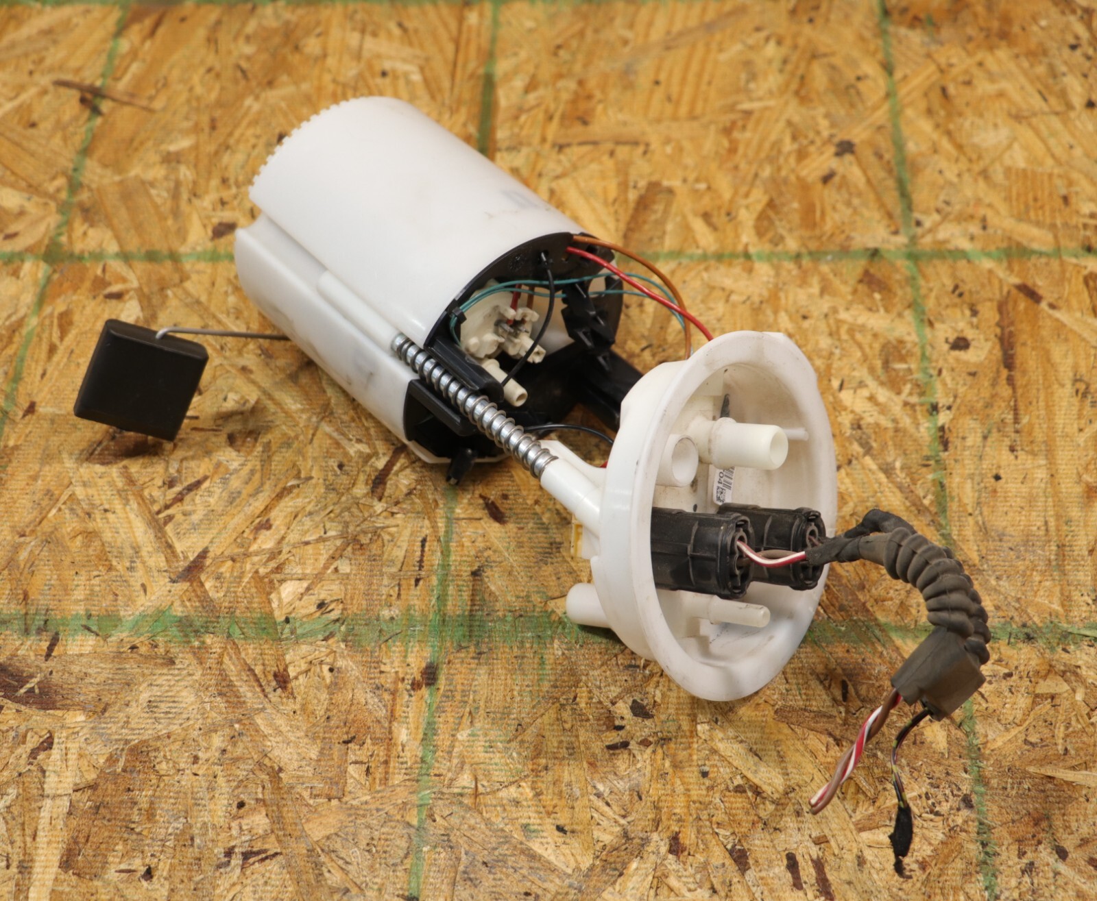 Right Side In tank Fuel Pump Motor Actuator Sending Unit OEM BMW E82 ...
