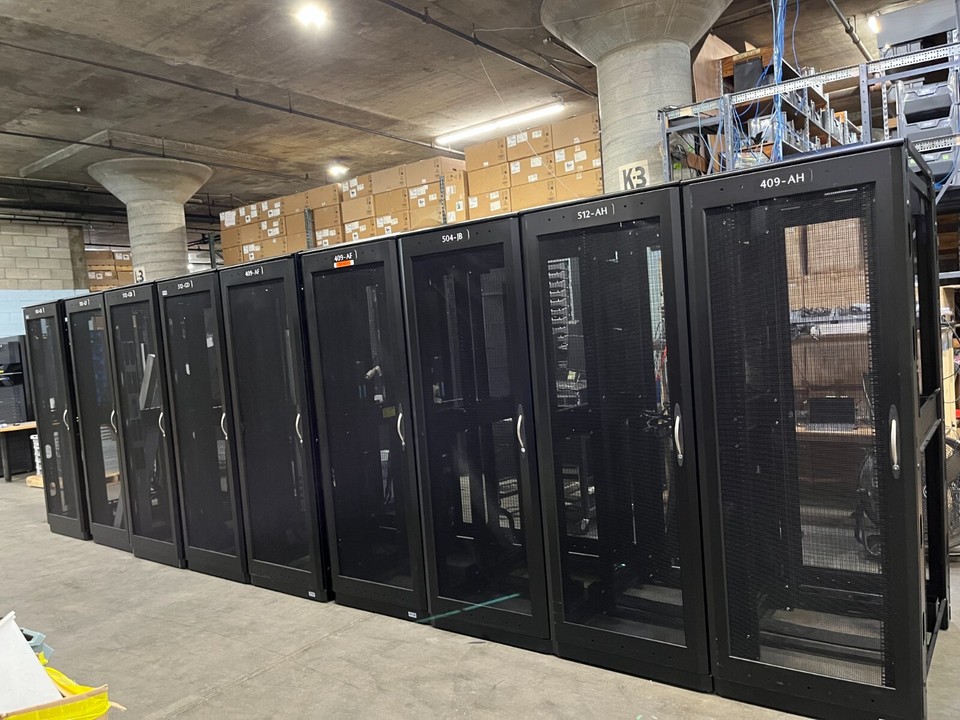 Eaton Paramount 44U Server Cabinet PMT443042H | eBay