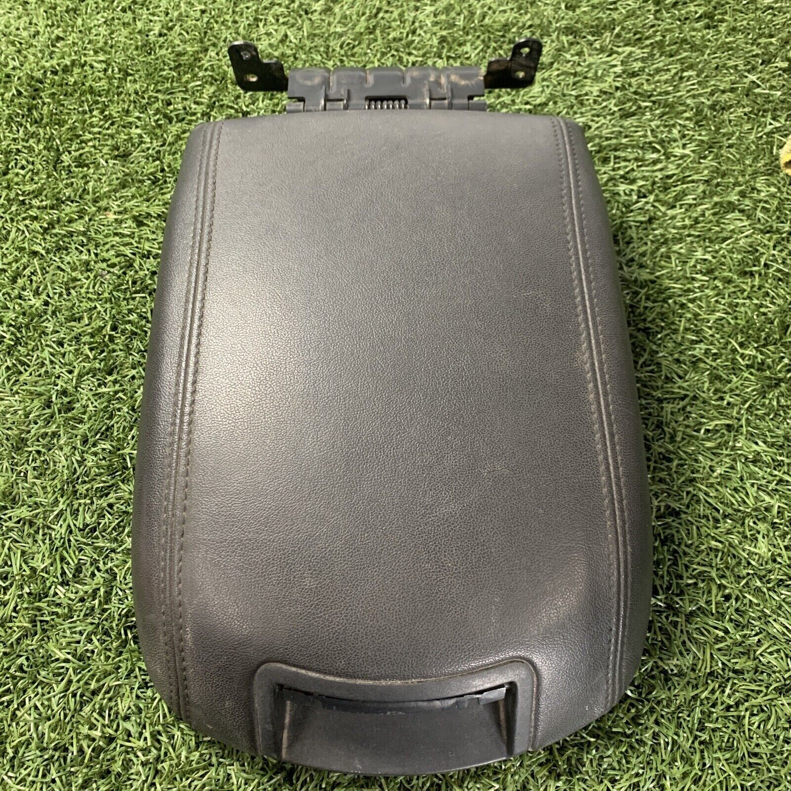 2010-2016 FORD TAURUS CENTER CONSOLE TOP LID ARM REST BLACK LEATHER OEM ...