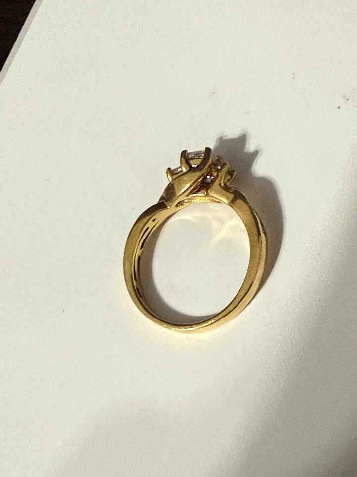 10kt yellow gold ring with diamonds, 3 Grams - Scrap gold | eBay