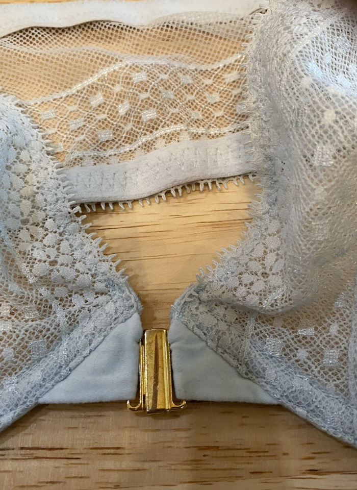 Victoria's Secret Incredible Underwire Unlined Plunge Bra Size 38D | eBay