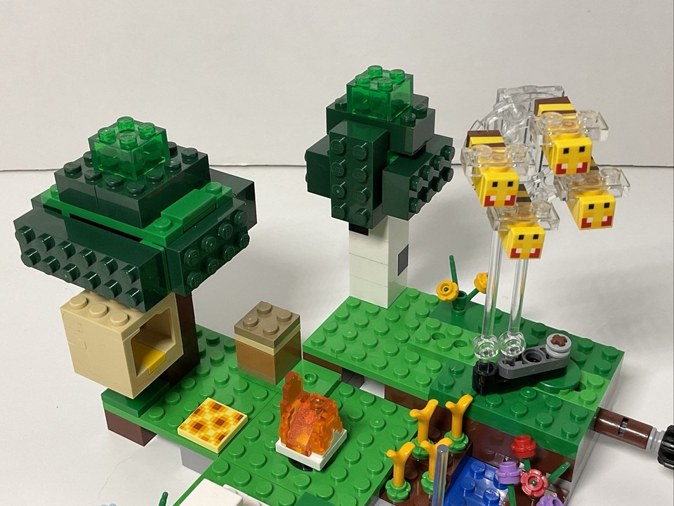 Lego Minecraft Set #21165 The Bee Farm With Instructions | eBay