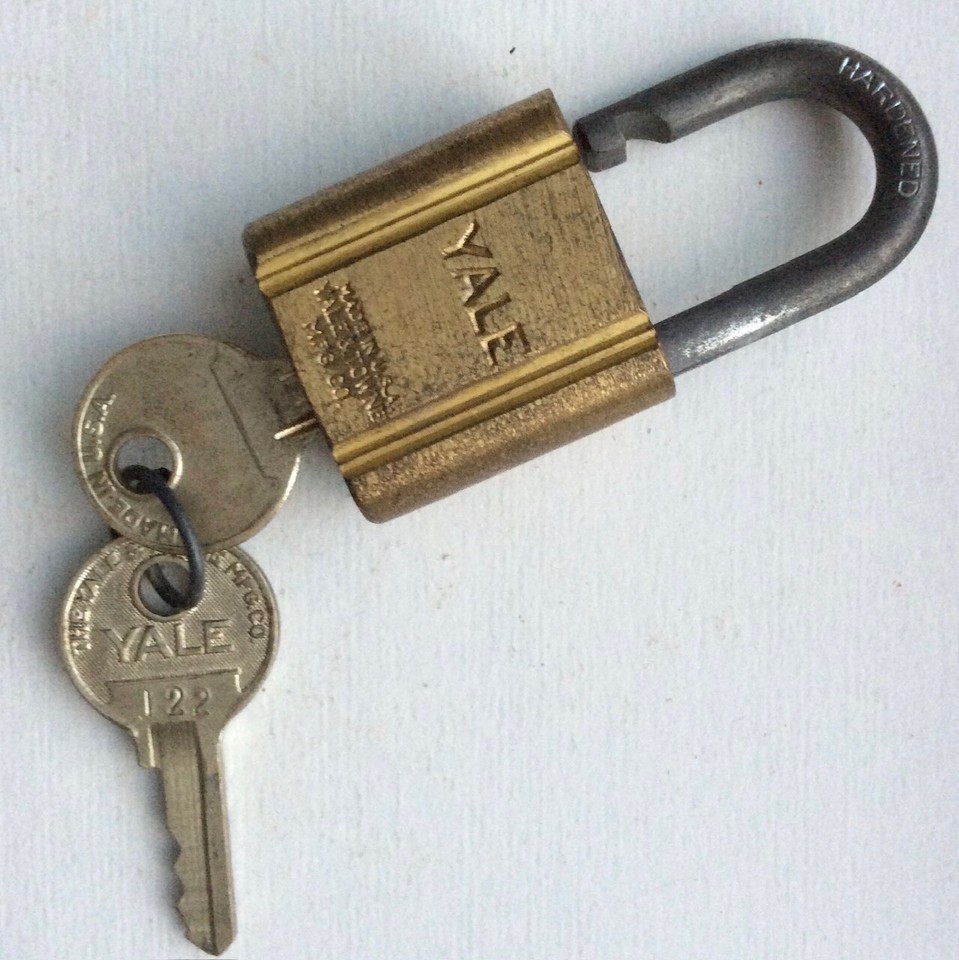 YALE Small Brass Padlock with 2 Original Keys - Yale & Towne Mfg Co U.S ...
