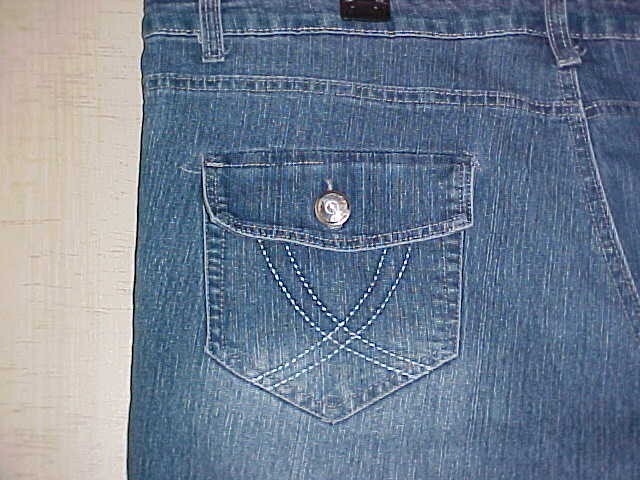 Women's Jeans DGNY Capri Medium Blue Sz 14 Distressed Jewel Buttons W38 ...