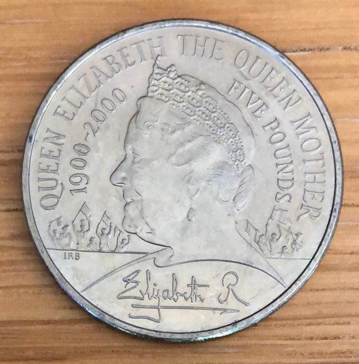 5 pound coin commemorating Queen Elizabeth's mother's 100th birthday ...
