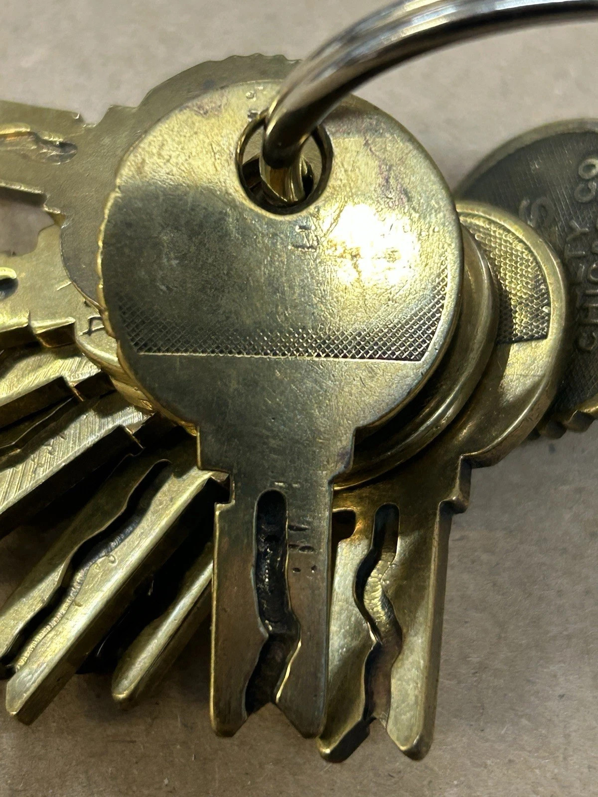 Lot of 12 VINTAGE Old Slot Machine Keys or GUM gumball vendor some ...
