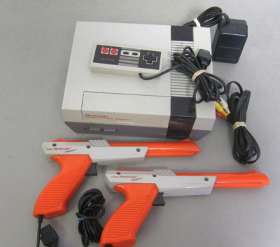 Nintendo NES Console Bundle NES-001 - 1 Controllers - 2 Zappers - Cords ...