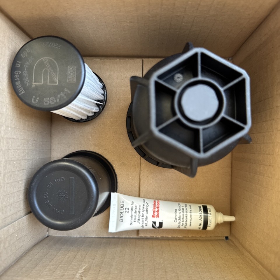 5579176 OEM DEF Pump Filter Kit Freightliner / Cummins 5579176 4388378 ...