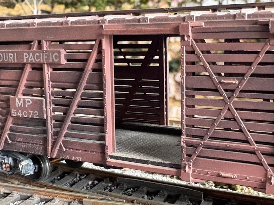 2 HO Weathered Cattle Cars With Metal Wheels Great Deal! | eBay