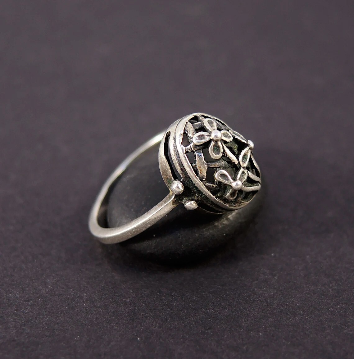 Three flower Silver Ring - Oval floral signet ring - … - Gem