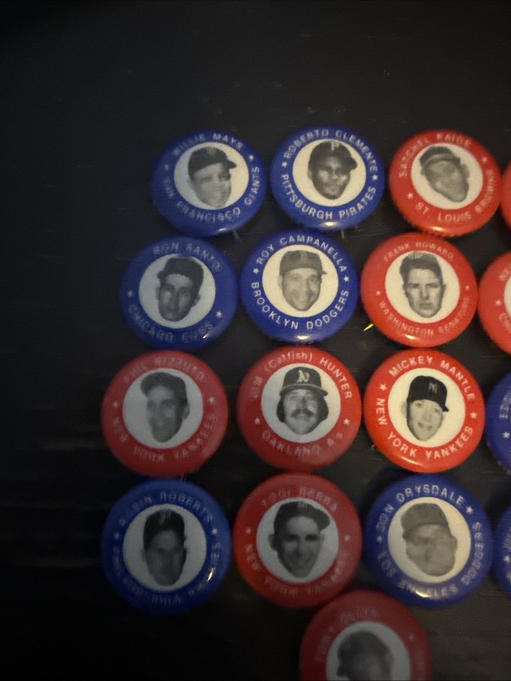 LOT of (17) 1969 MLBPA Pins Willie Mays Mickey Mantle Roberto Clemente ...