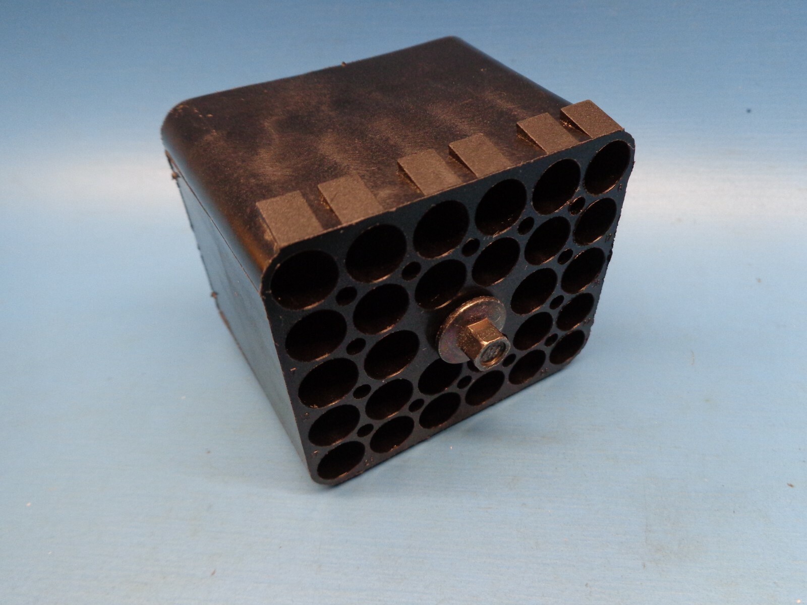 (1) 100610 DILL FARGO BULKHEAD CONNECTOR 28 POSITION CAVITY MALE PLUGS ...