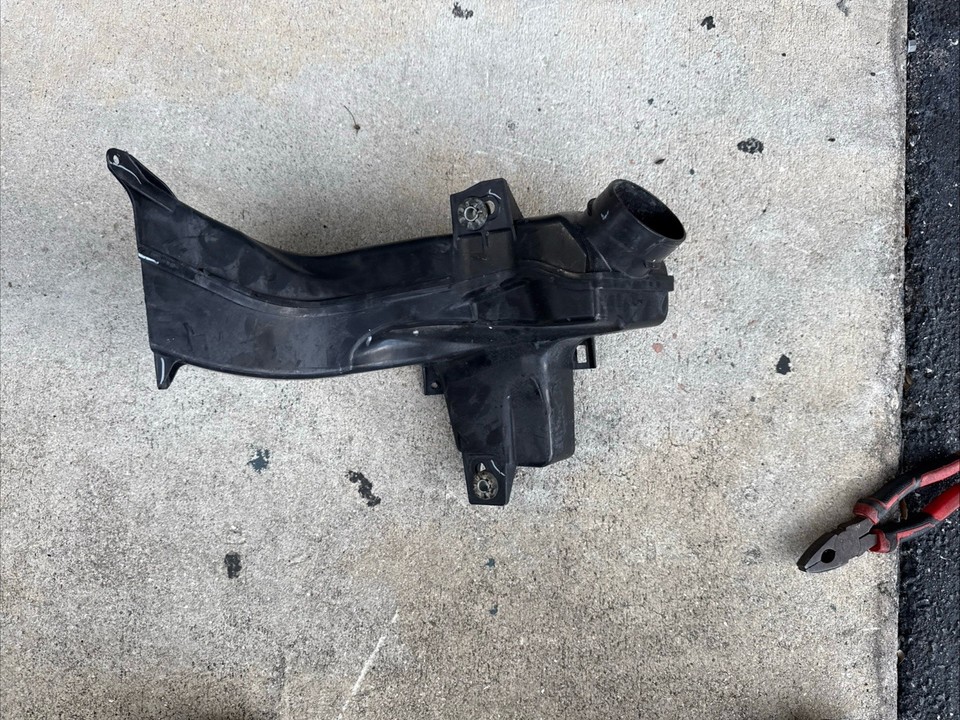 2018-2023 Chevrolet Chevy Equinox Air Cleaner Intake Baffle 84760854 ...