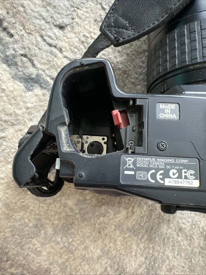 Olympus Evolt E-500 8.0MP Camera with 14-45mm Lens Battery And Strap ...