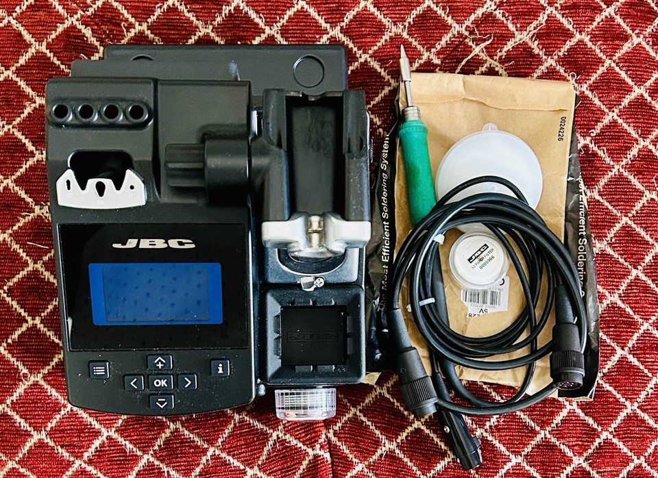 JBC CD-1BQF Soldering Station and Electronic Desoldering MSE-A Module ...