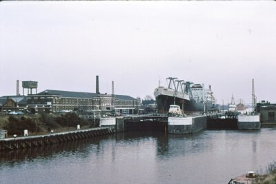 Photo 6x4 Latchford locks with ship descending 1979 Thelwall A vessel ...