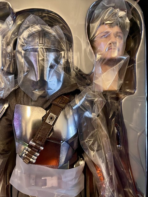 Hot Toys Star Wars The Mandalorian and Grogu Deluxe 12 in Action Figure ...