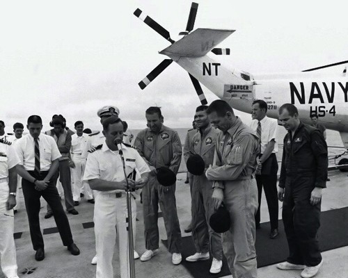 New Photo: Apollo 13 Crew in Prayer aboard USS IWO JIMA after Return ...