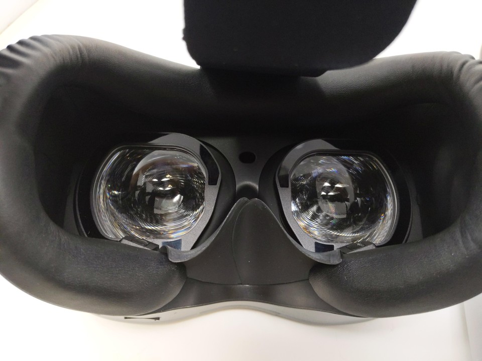 Htc Vive Focus Vision — Mixed Reality And Pc Vr Headset + Controllers ...